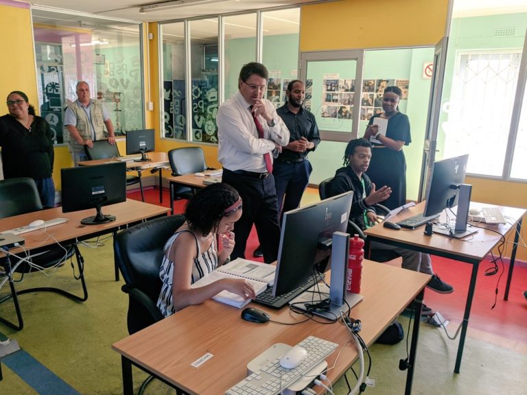 Minister Maynier visits I-CAN Elsies River Centre